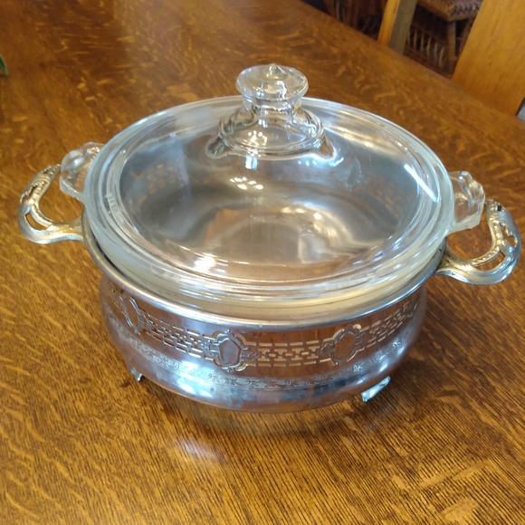 Pyrex | Dining | Vintage Pyrex Bakingserving Dish In Silver Stand ...